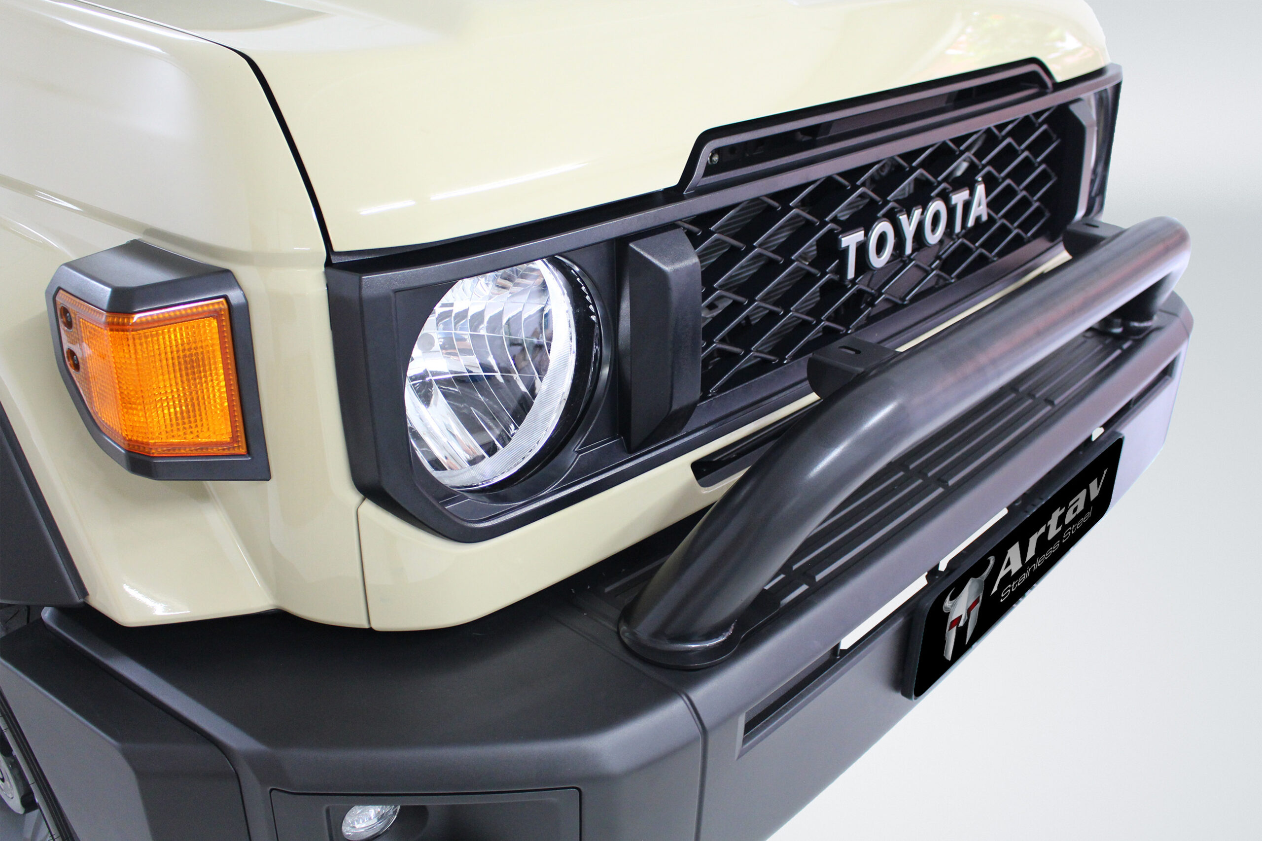 Artav Toyota Landcruiser 70 Series Styling Bar with Spot Light Tabs ...
